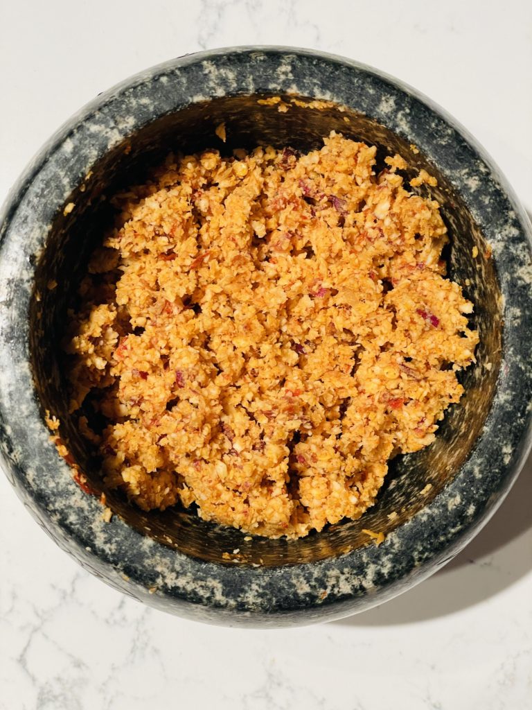 An Easy Coconut Sambol Recipe With Back To Basics (පොල් සම්බෝලය ...
